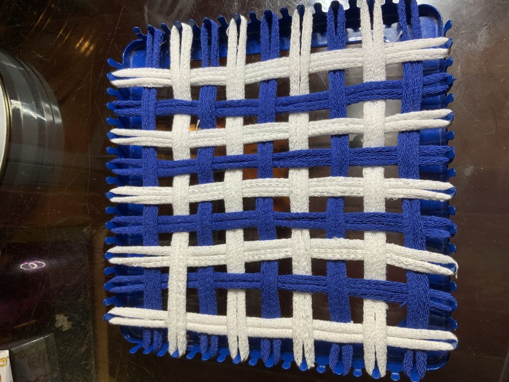 How to weave a coaster on a potholder loom – Piglet's Potholder Patterns