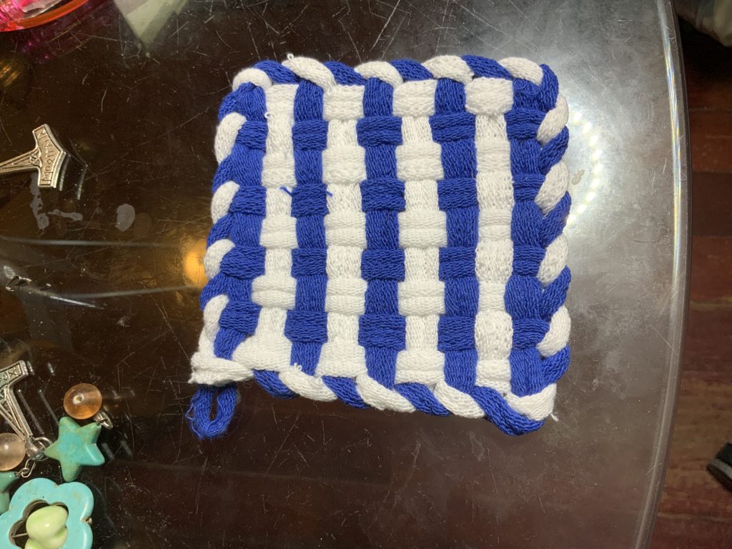 How to weave a coaster on a potholder loom – Piglet's Potholder Patterns