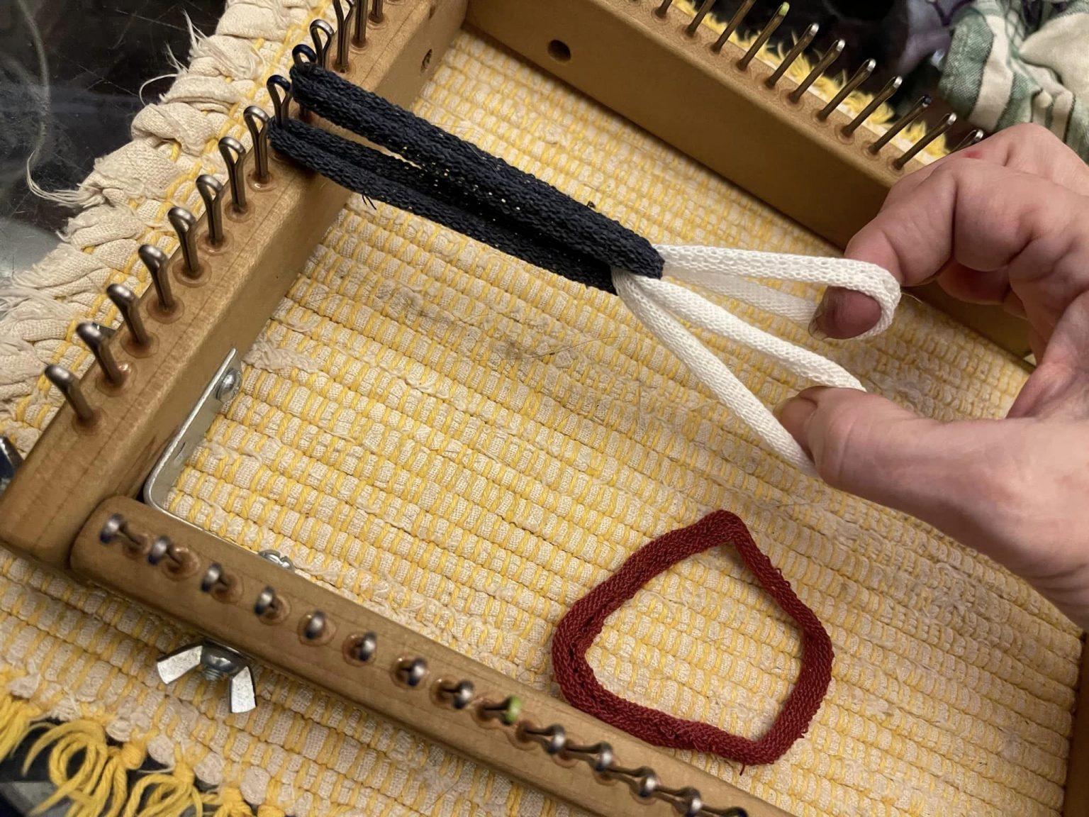 Clasp Weave – Piglet's Potholder Patterns