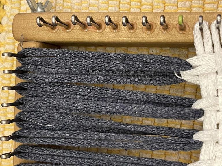 Clasp Weave – Piglet's Potholder Patterns