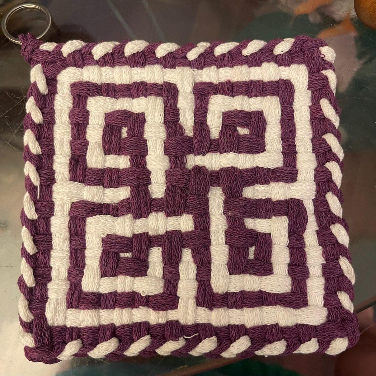 Piglet's Potholder Patterns – A priceless portfolio of weaving charts for loop potholders.